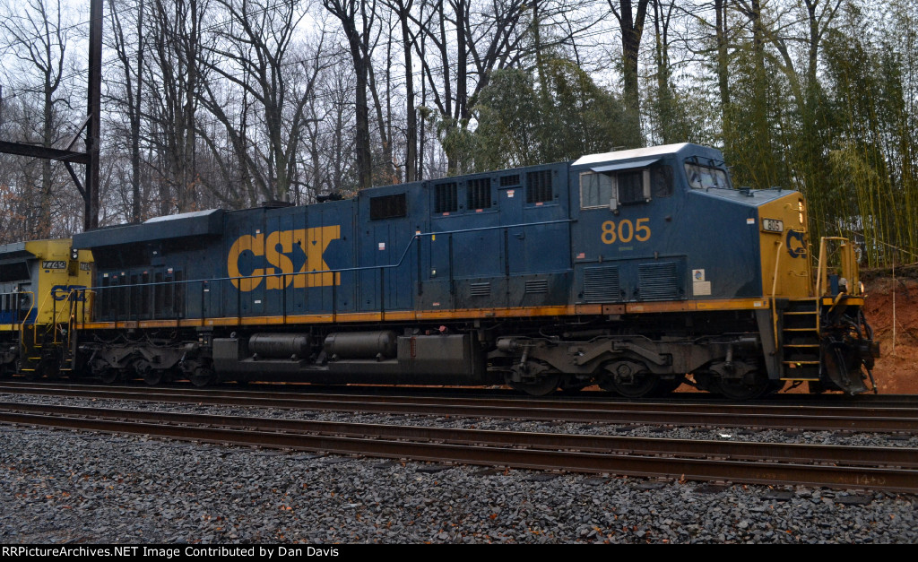 CSX ES44AH 805 leads Q409-22